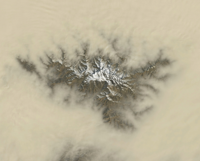 METEOFOR: Tarim Basin in China covered with dense layer of dust