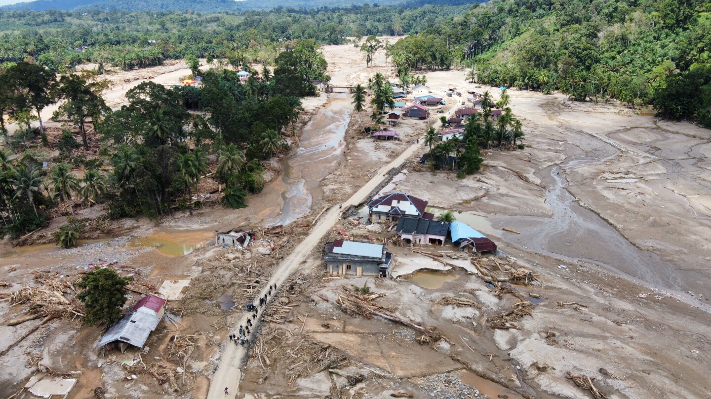 METEOFOR: Liczba ofiar śmiertelnych powodzi i osuwisk w Indonezji ...